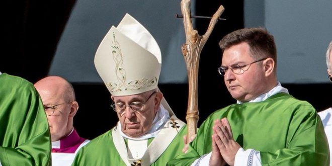 ¿Qué significa el báculo que el Papa Francisco usó en la Misa de ...